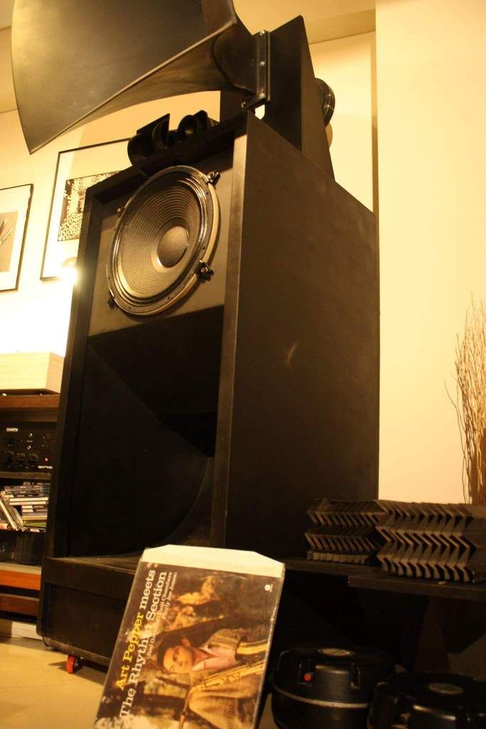 Καμπινες τυπου JBL 4530bk | AVsite