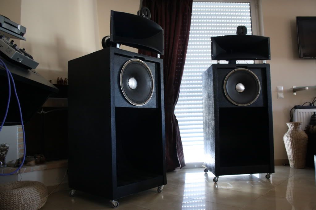 JBL 4530 - ΕΝ ΖΩΗ ΜΕΤΑ ΑΠΟ 30+ ΧΡΟΝΙΑ | AVsite